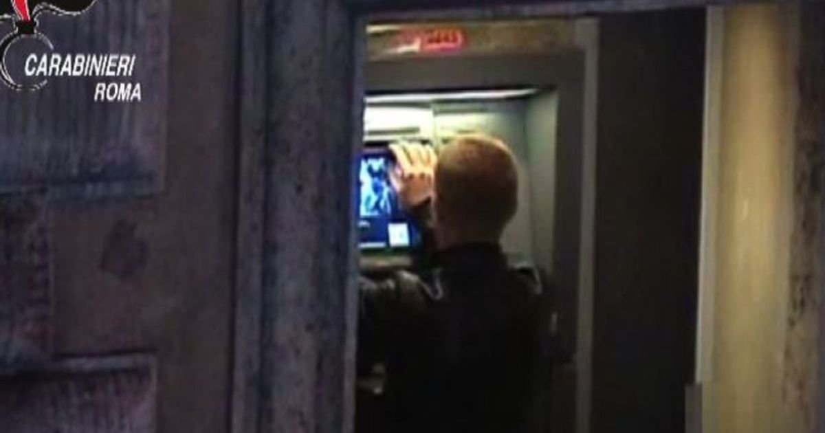 Presa la banda italo-romena che clonava carte di credito