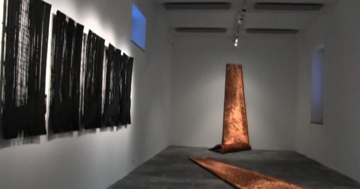 Il filo di rame come segno: le sculture di Antonella Zazzera