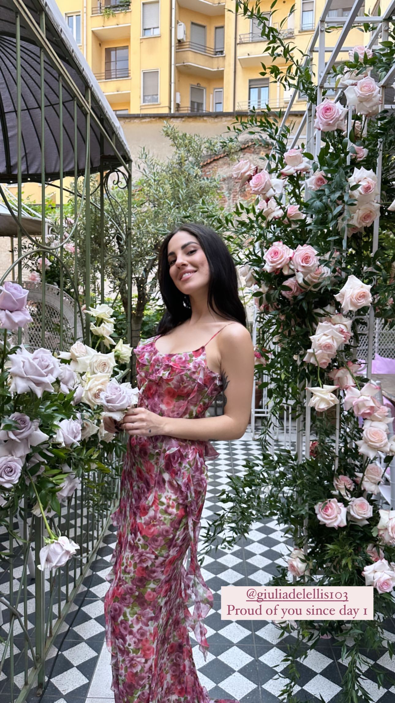 Il top trasparente di Giulia De Lellis è pura seduzione