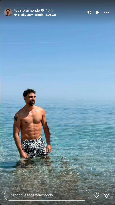 Raimondo Todaro, la foto a torso nudo riaccende i gossip (persino su Amici)